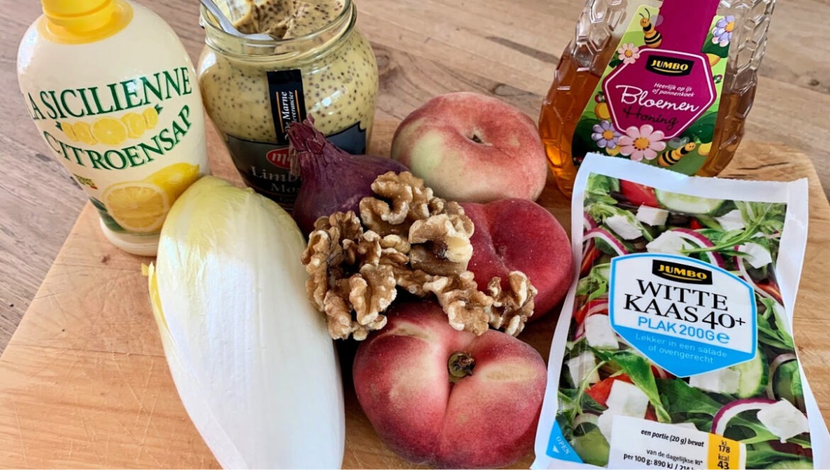 Witlofsalade met walnoten en wilde perzik